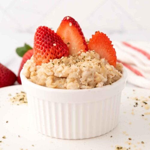 How to Cook Oatmeal for Dogs (2 Ways + Mix-ins)