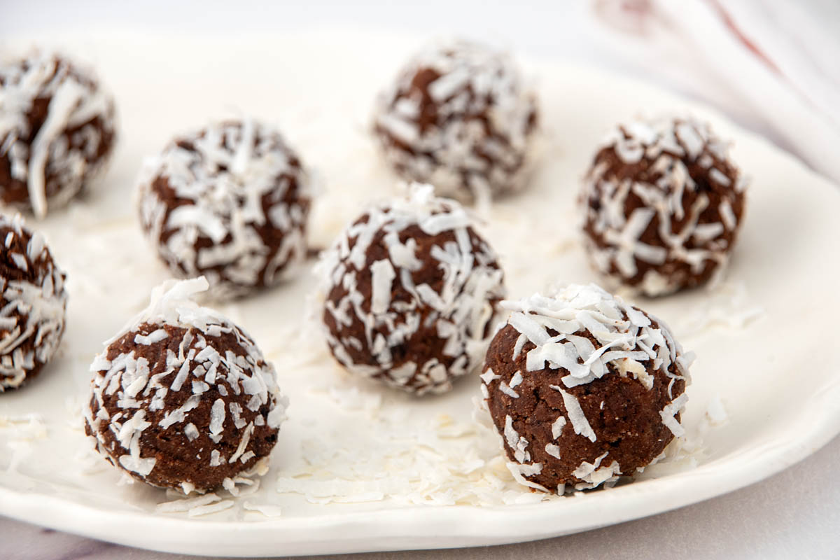 Homemade Red Velvet Truffles for Dogs (Easy No-Bake Recipe)